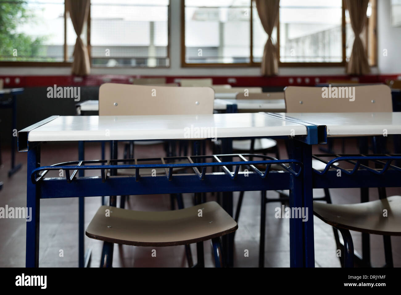 Empty classroom desks primary interior hi-res stock photography and ...