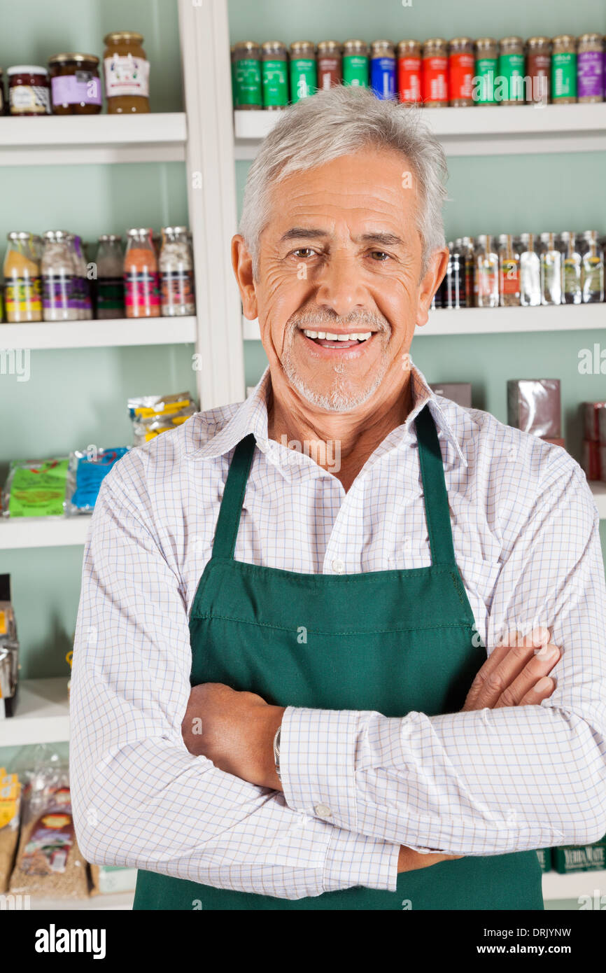 Grocery store employee hi-res stock photography and images - Alamy