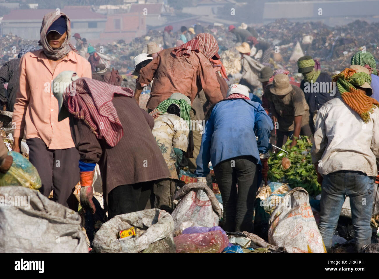Asia recycling asia poverty human scavenger human scavengers hi-res ...