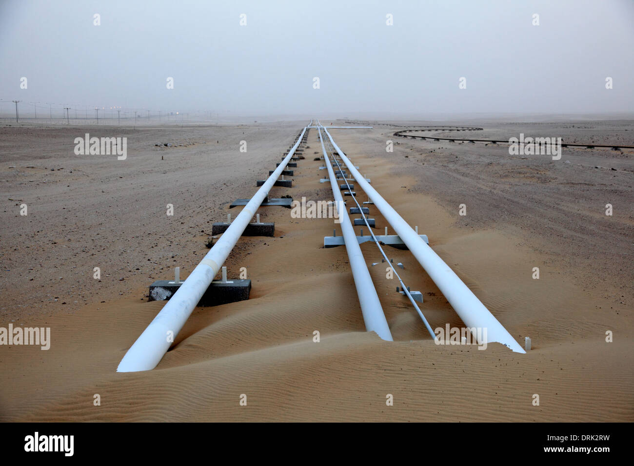 Oil pipeline in the desert of Qatar, Middle East Stock Photo - Alamy