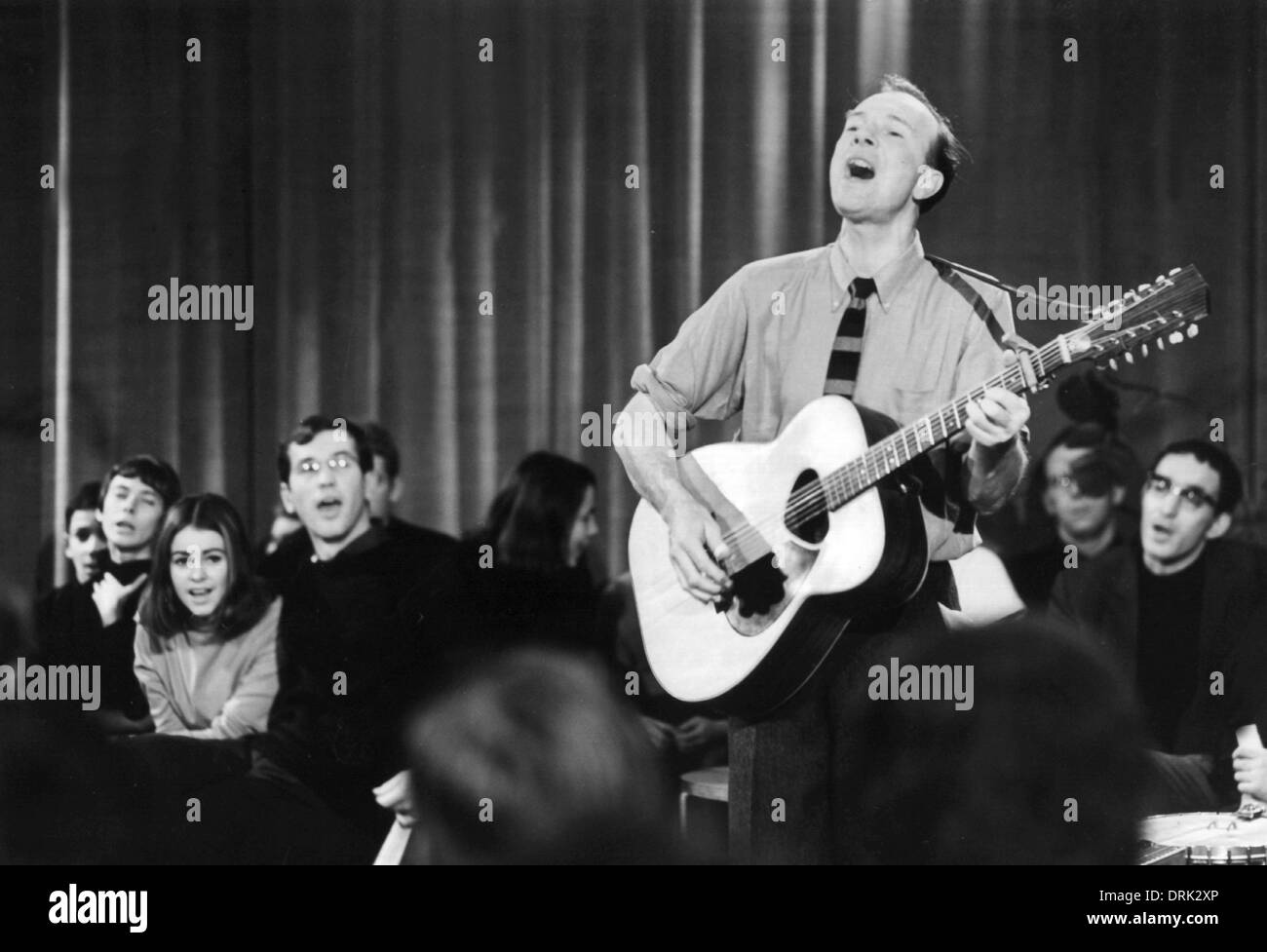 US folk singer Pete Seeger performs at a TV show in East Berlin, GDR ...