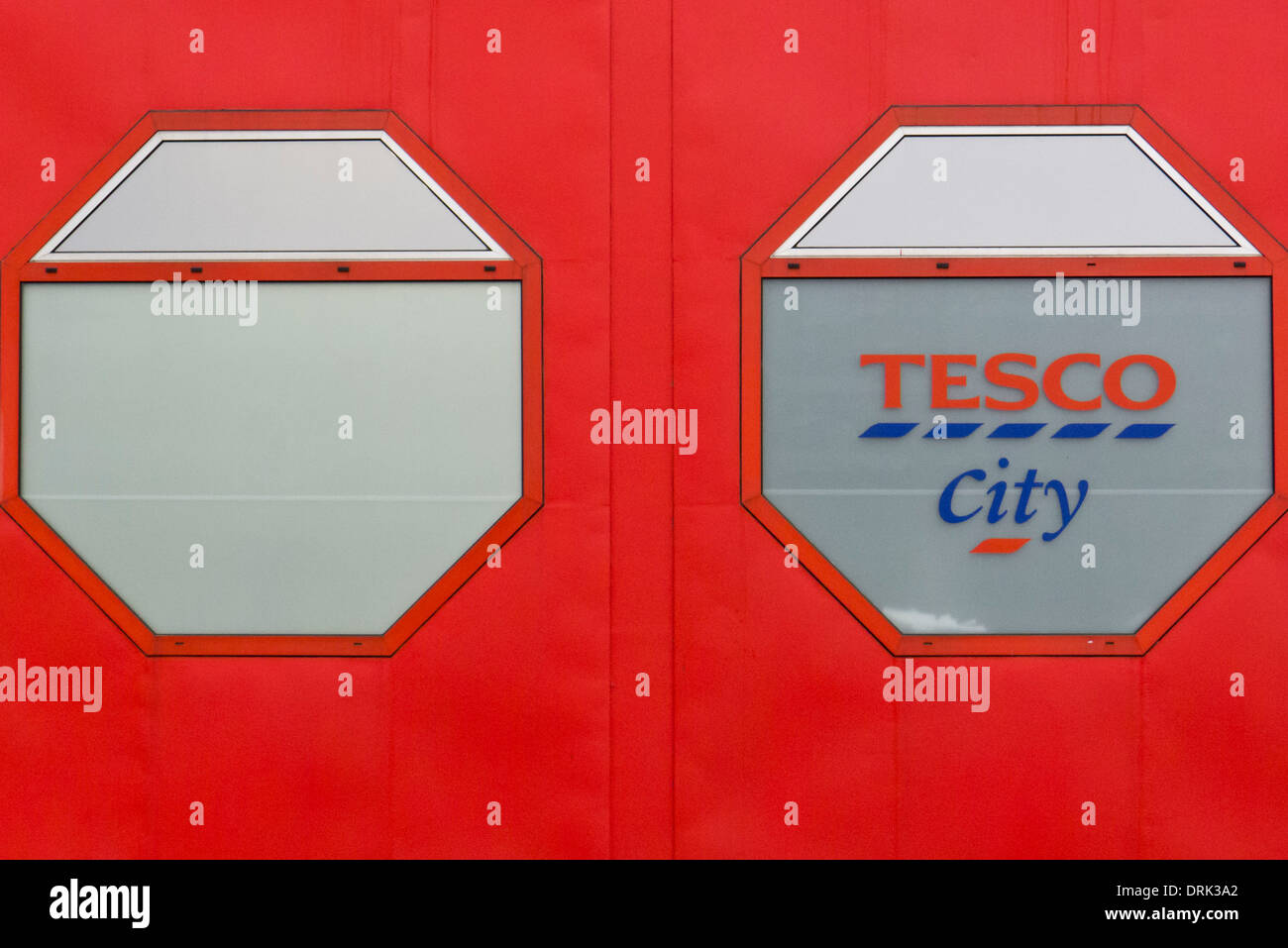 Tesco Logo Stock Photos & Tesco Logo Stock Images - Alamy
