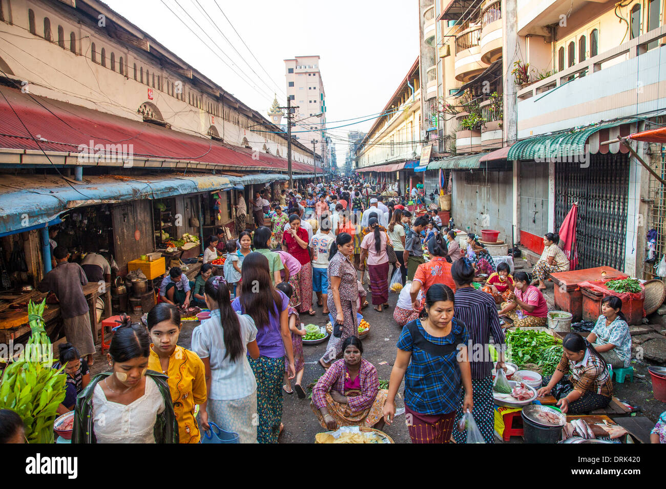 Busy market in Yangon, Myanmar Stock Photo - Alamy