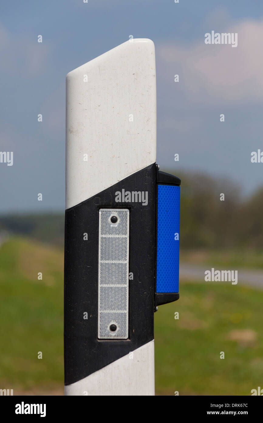 Wildlife warning reflector hi-res stock photography and images - Alamy