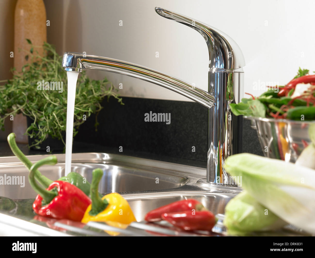Food preparation at the kitchen sink Stock Photo - Alamy