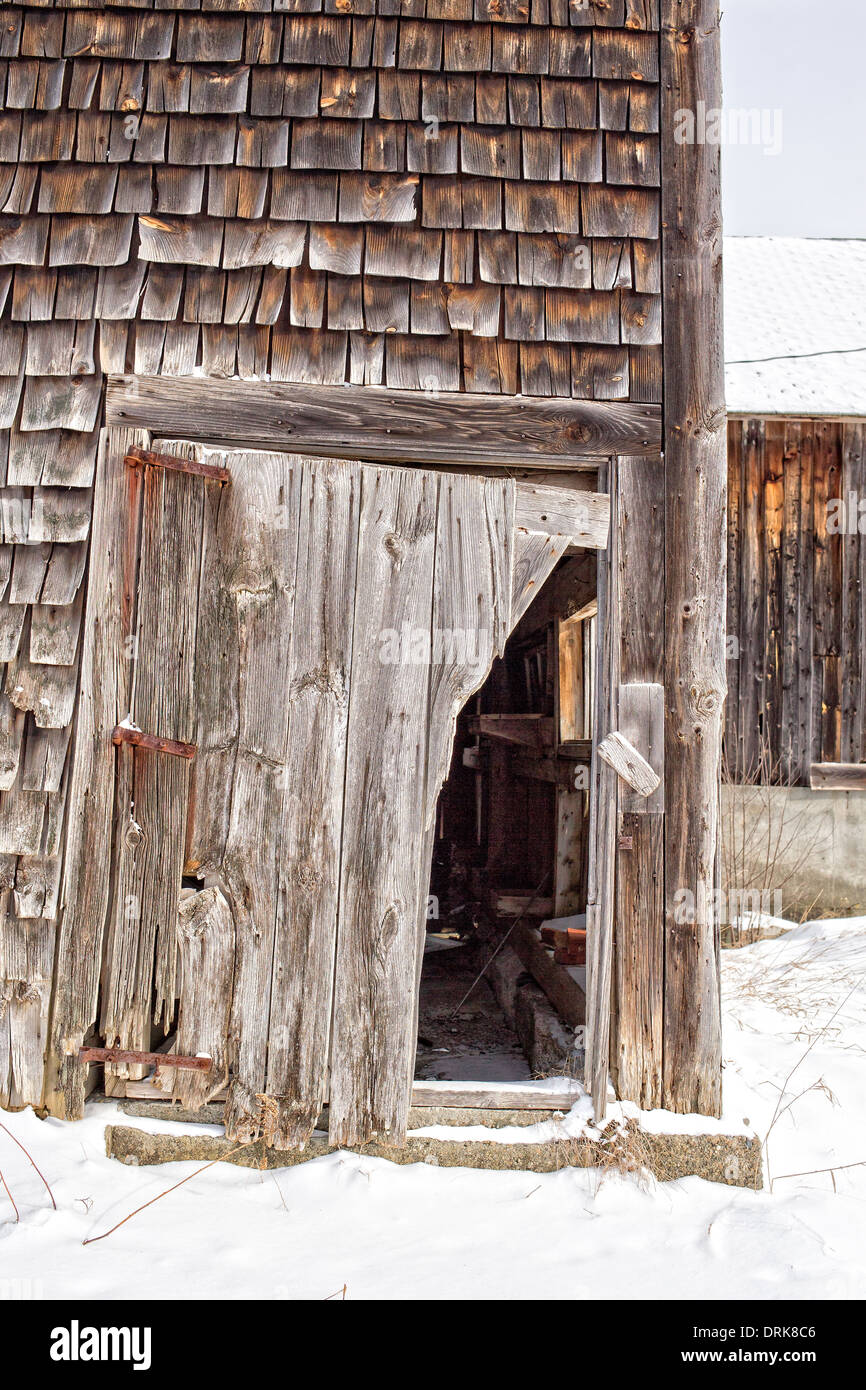 Forgotten old barn hi-res stock photography and images - Alamy
