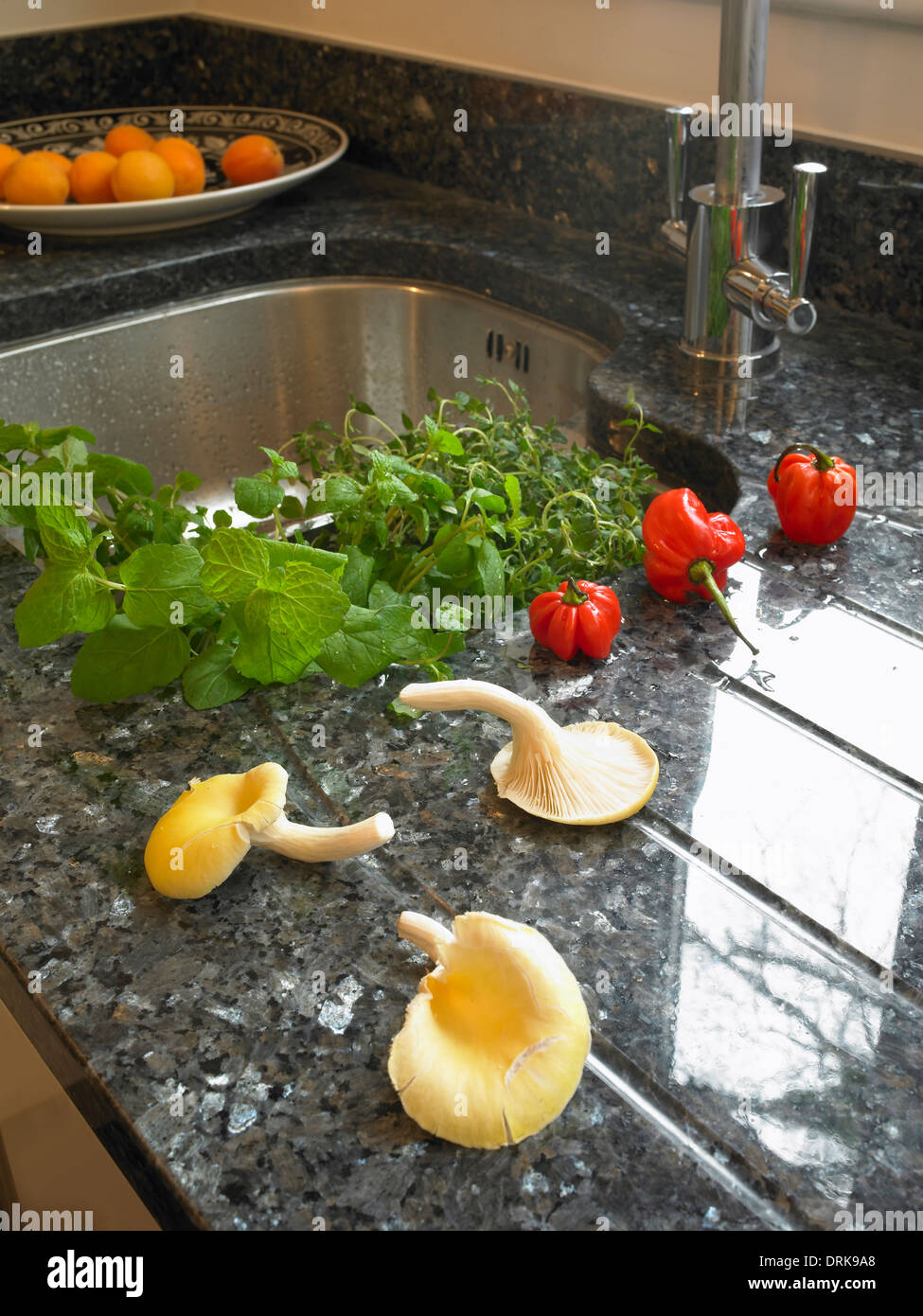 Food preparation at the kitchen sink Stock Photo - Alamy