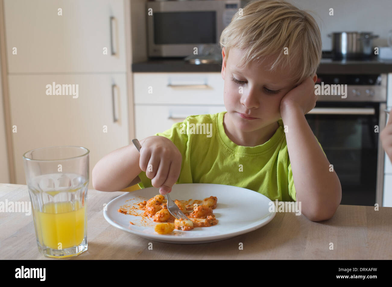 Child bored food plate hi-res stock photography and images - Alamy