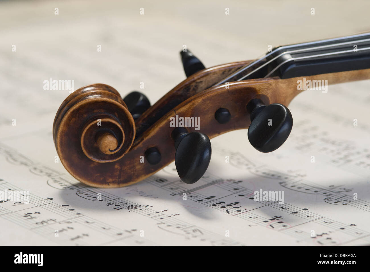 Musical scroll hi-res stock photography and images - Alamy