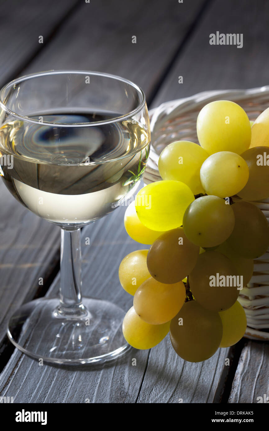 Wine grapes vitis vinifera hi-res stock photography and images - Alamy