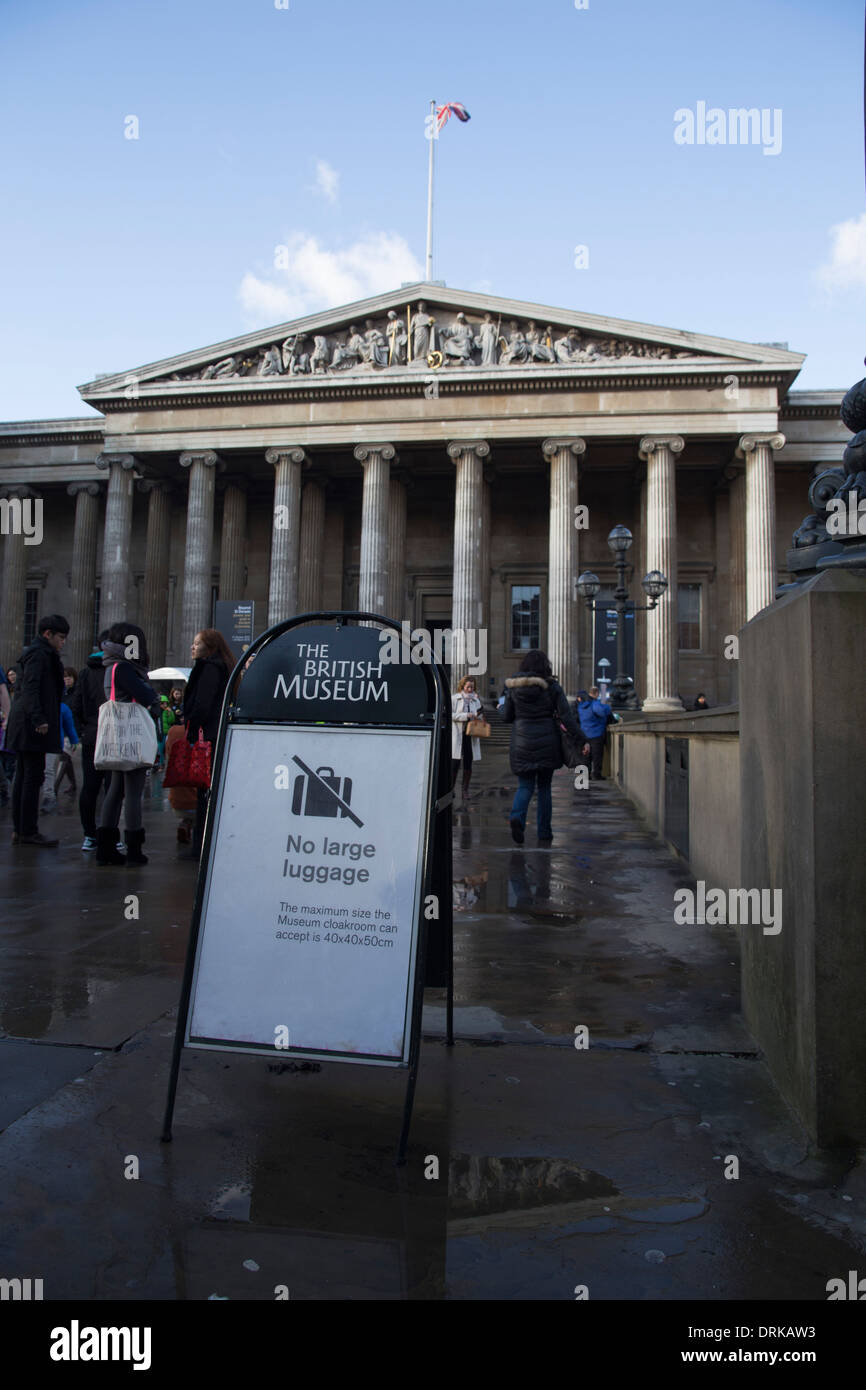 The british museum london sign exterior hi-res stock photography and ...