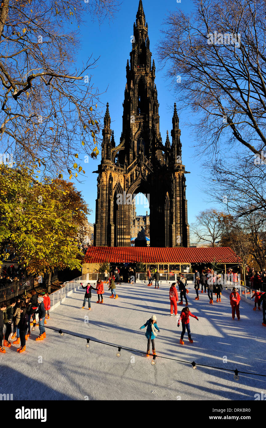 Edinburgh christmas market hi-res stock photography and images - Alamy