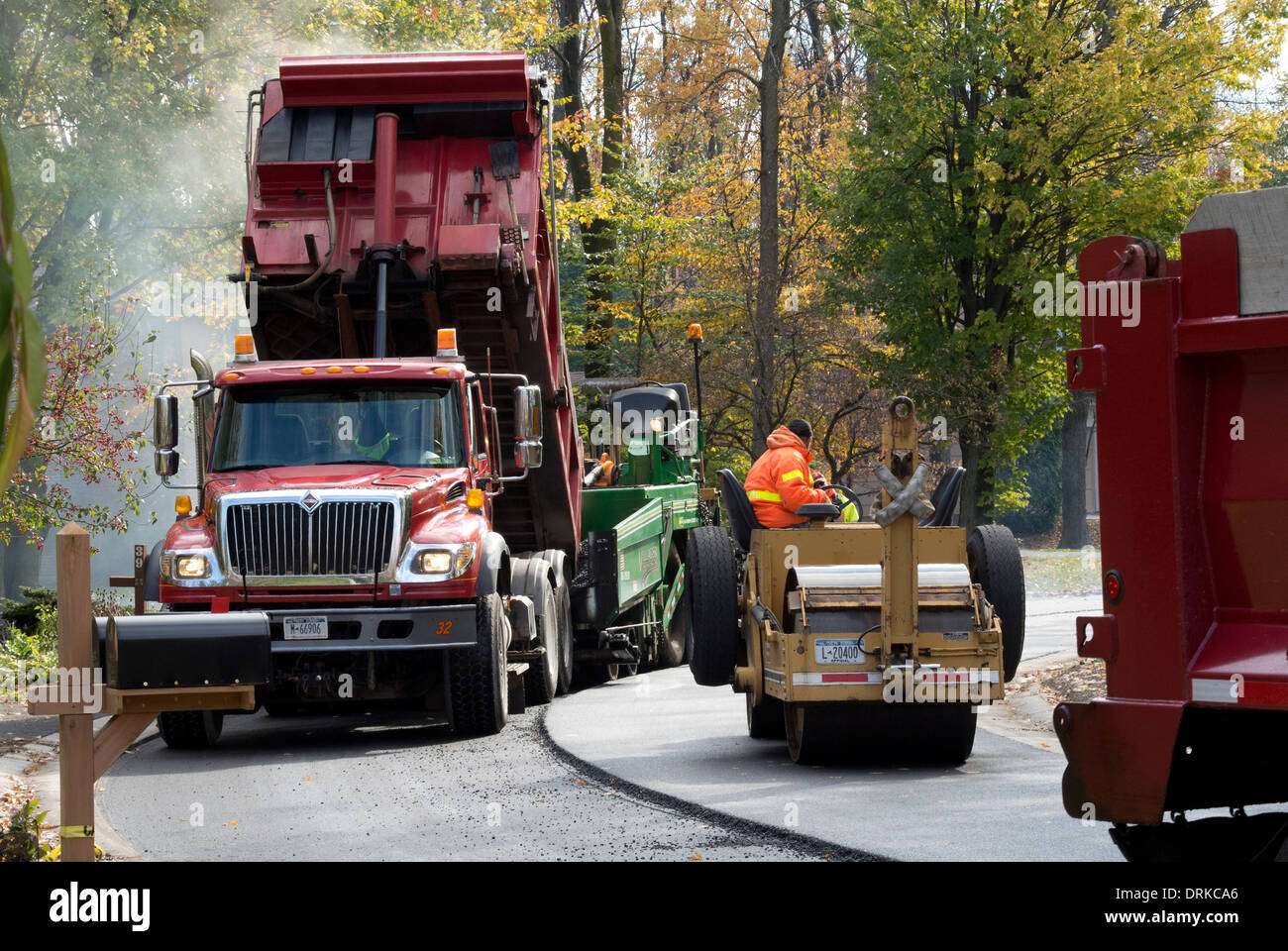 Asphalt paving truck hi-res stock photography and images - Alamy