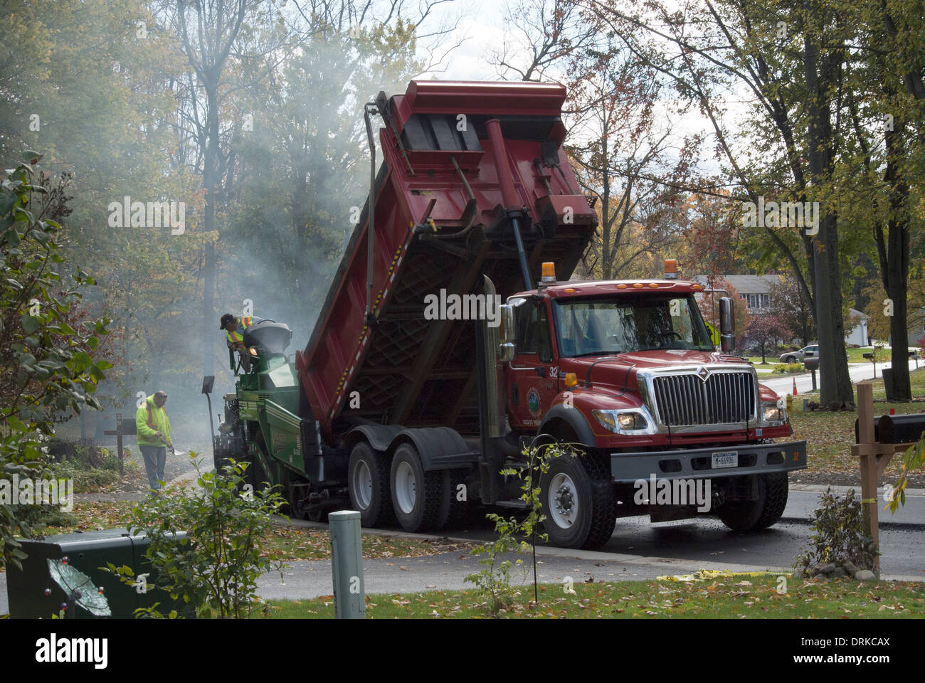 Asphalt paving truck hi-res stock photography and images - Alamy