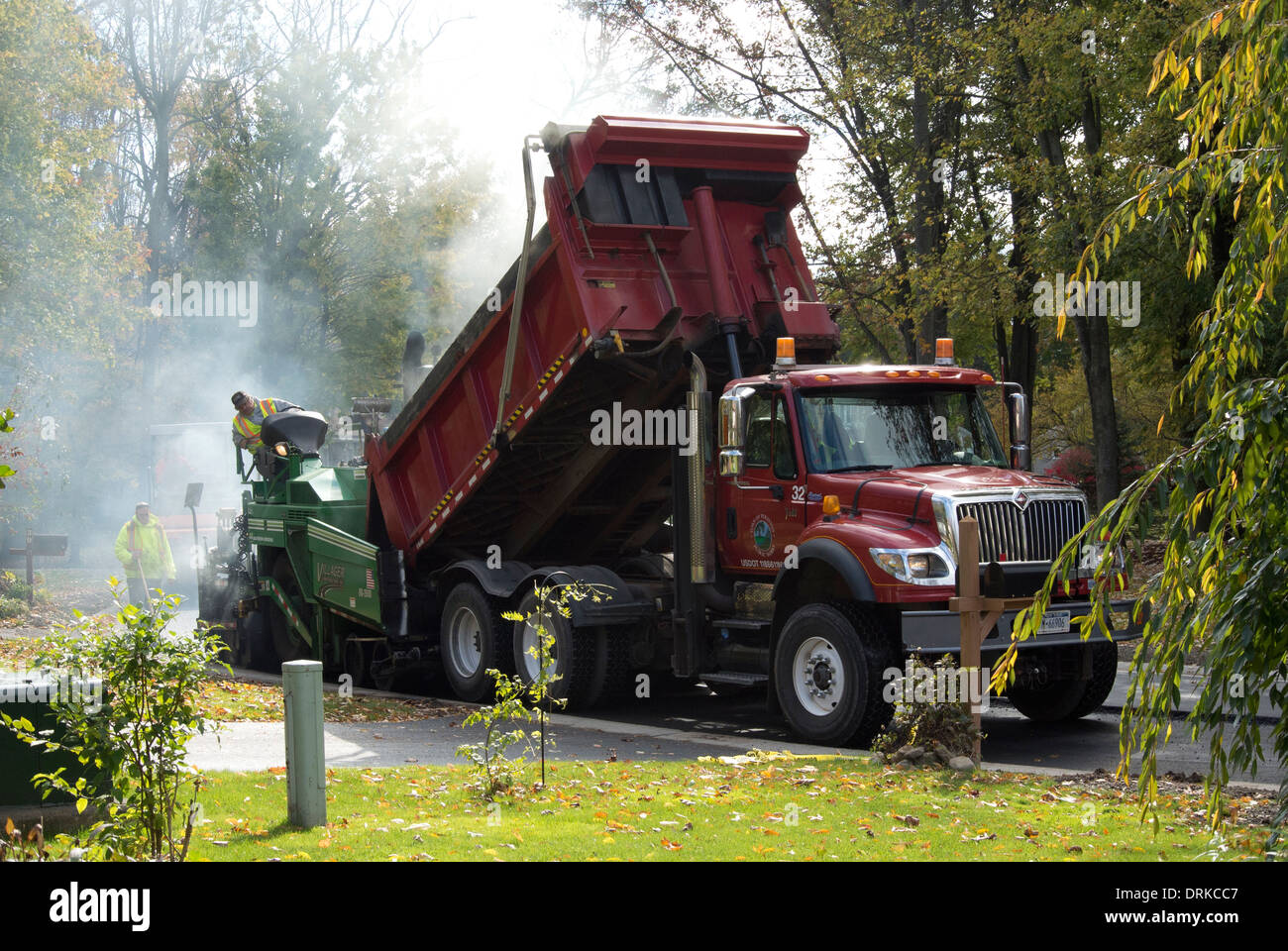 Asphalt paving truck hi-res stock photography and images - Alamy