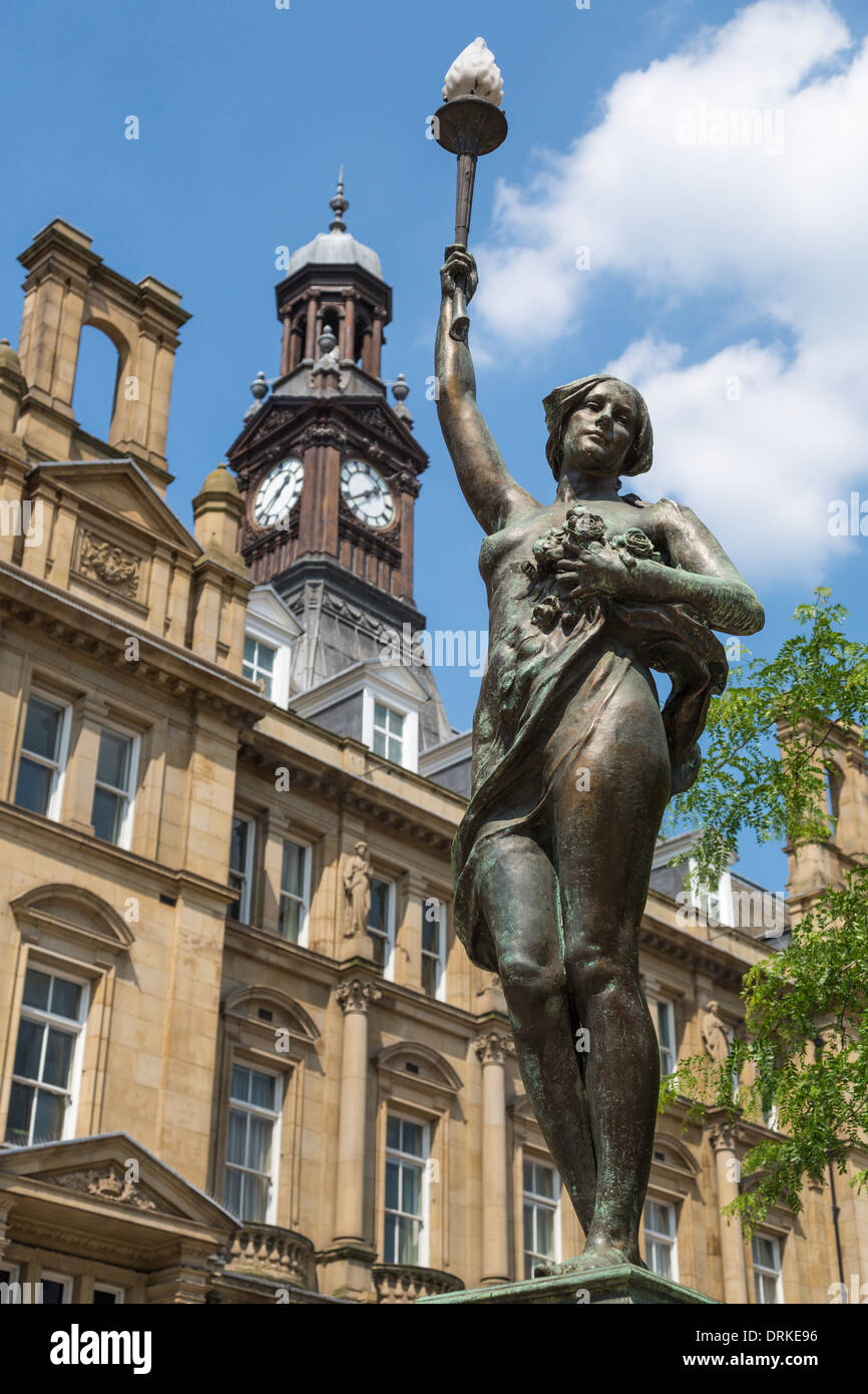 Statue, Old Post Office, Leeds City Square, West Yorkshire, England ...