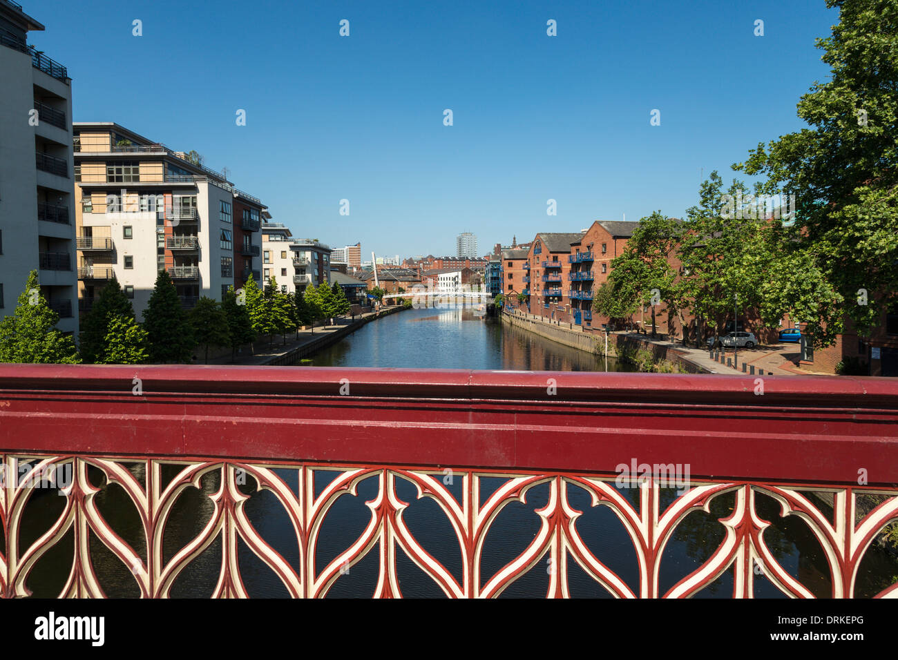 Crown Point Bridge River Aire waterfront housing developments, Leeds ...