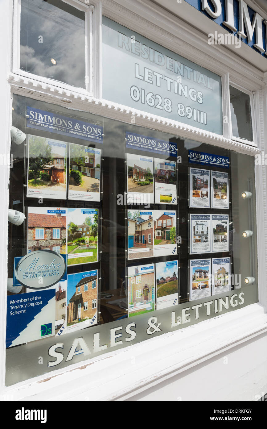 Front of an estate agents window hi-res stock photography and images ...