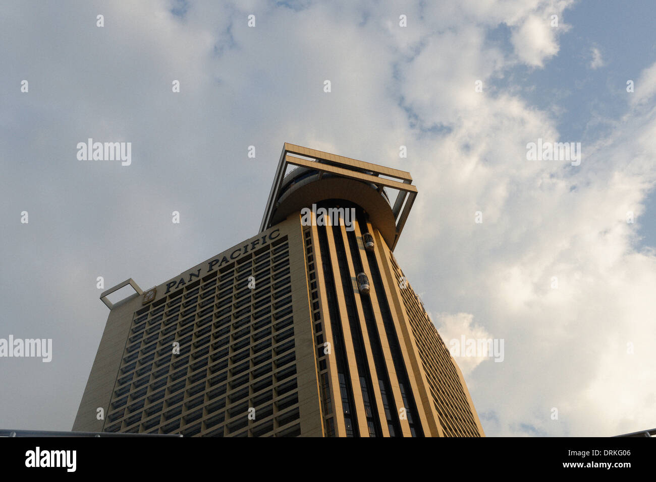 Singapore elevator bar asia hi-res stock photography and images - Alamy