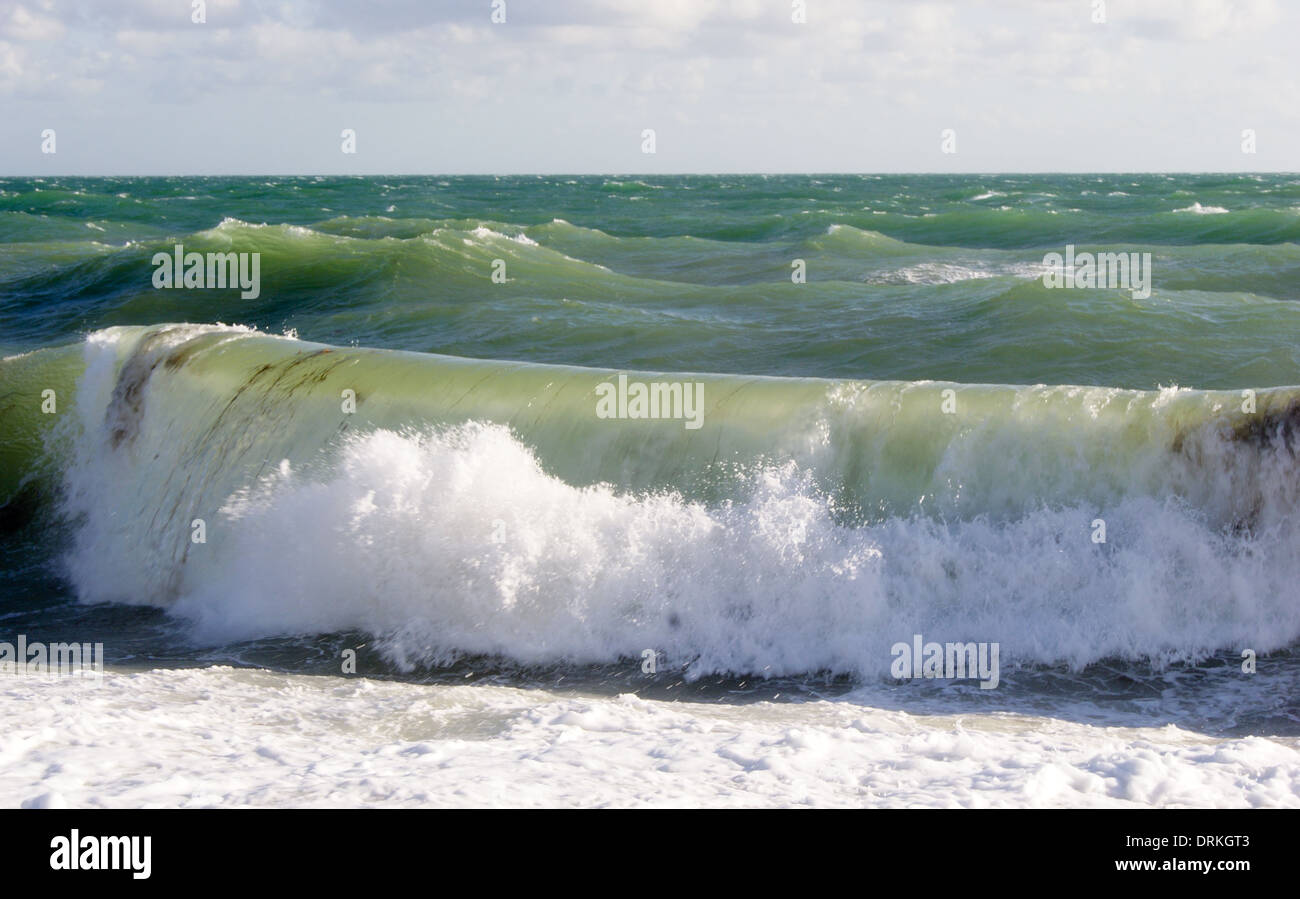 Waves on brighton beach hi-res stock photography and images - Alamy