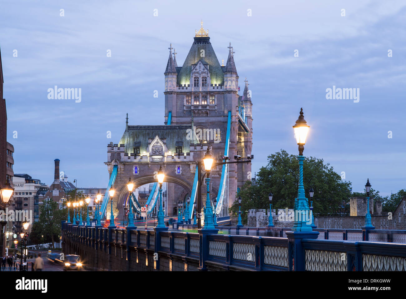 Traffic crosses Tower Bridge, London, England Stock Photo - Alamy