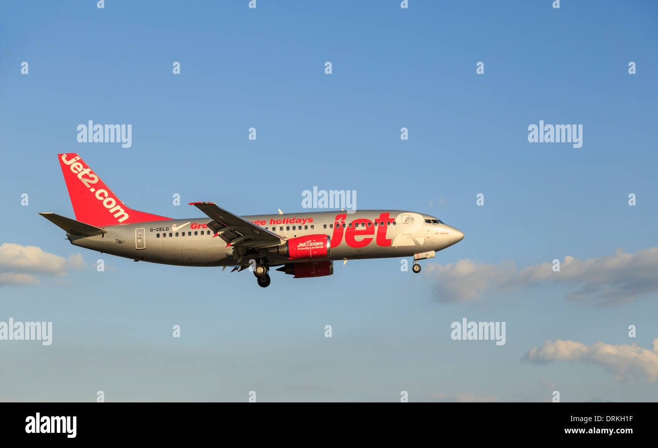 Side view 737 hi-res stock photography and images - Alamy