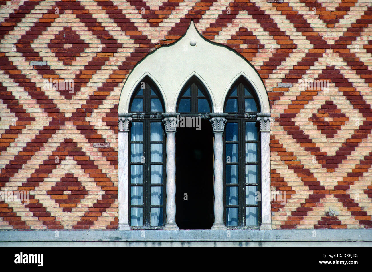 Italianate palazzo style architecture hi-res stock photography and ...