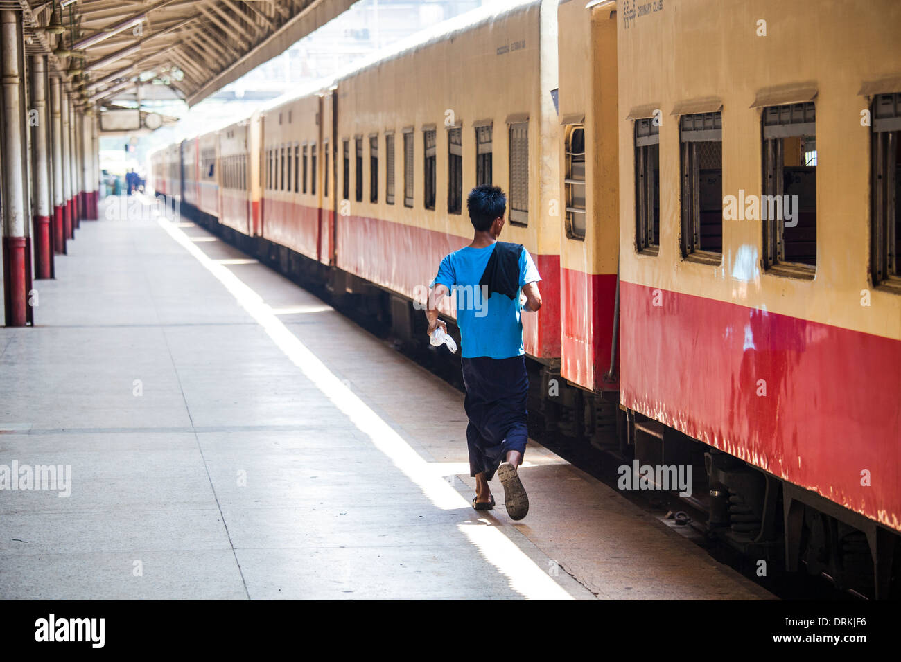 Running for a train hi-res stock photography and images - Alamy