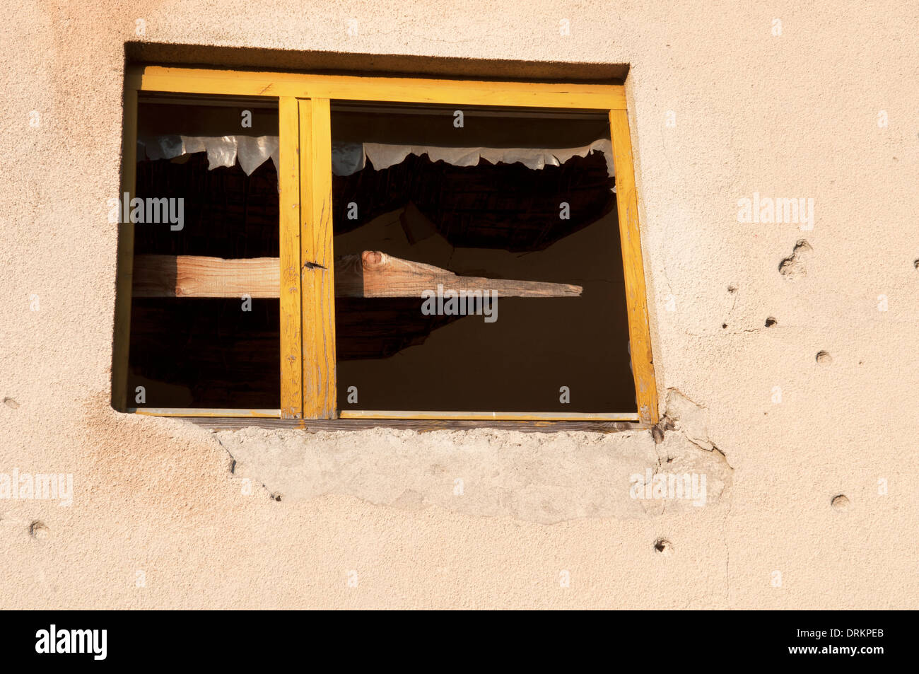 Riddled with bullets hi-res stock photography and images - Alamy