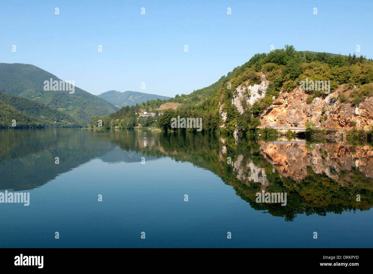 bank Pliva lake lakes Bosnia and Herzegovina wood Stock Photo - Alamy