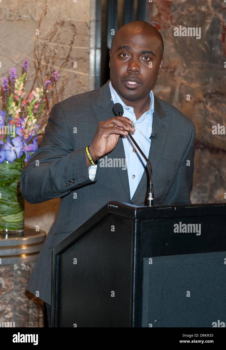 Nfl running back marshall faulk hi-res stock photography and images - Alamy