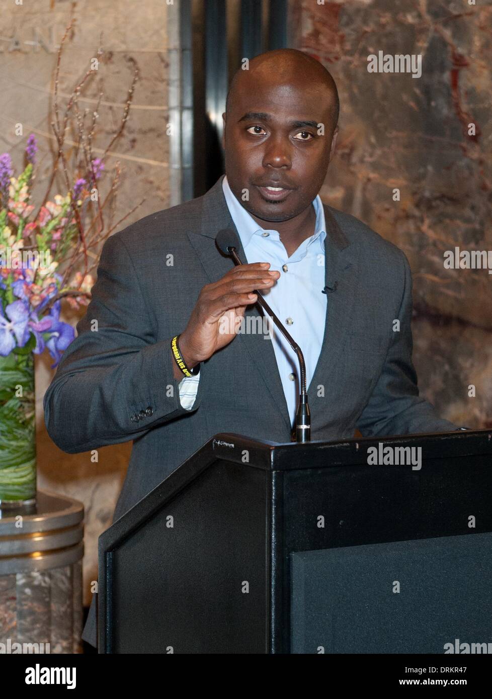 Nfl running back marshall faulk hi-res stock photography and images - Alamy