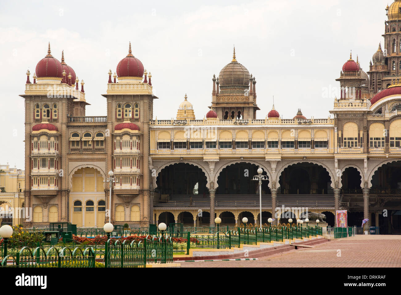 Mysore palace hi-res stock photography and images - Alamy