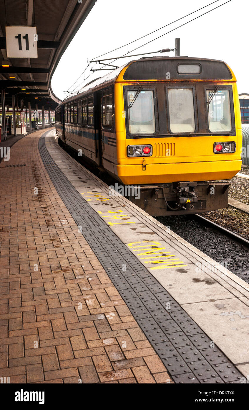 Train at platform Stock Photo - Alamy