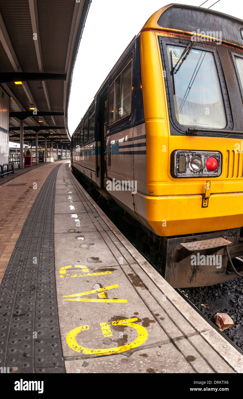 Train at platform Stock Photo - Alamy