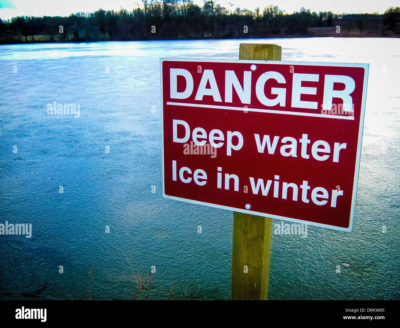 Danger deep cold water do not swim hi-res stock photography and images ...