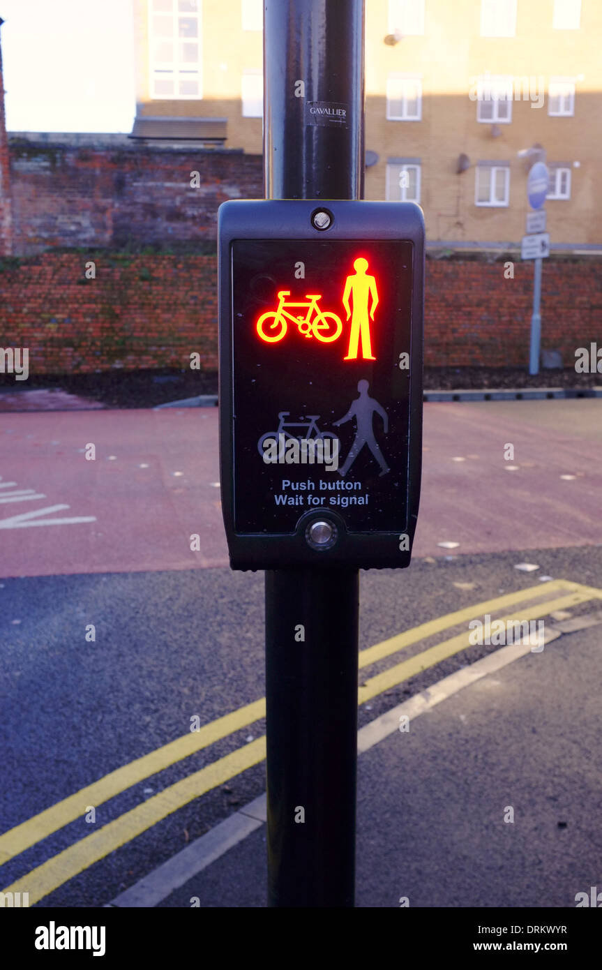 Pedestrian dont walk traffic light hi-res stock photography and images ...