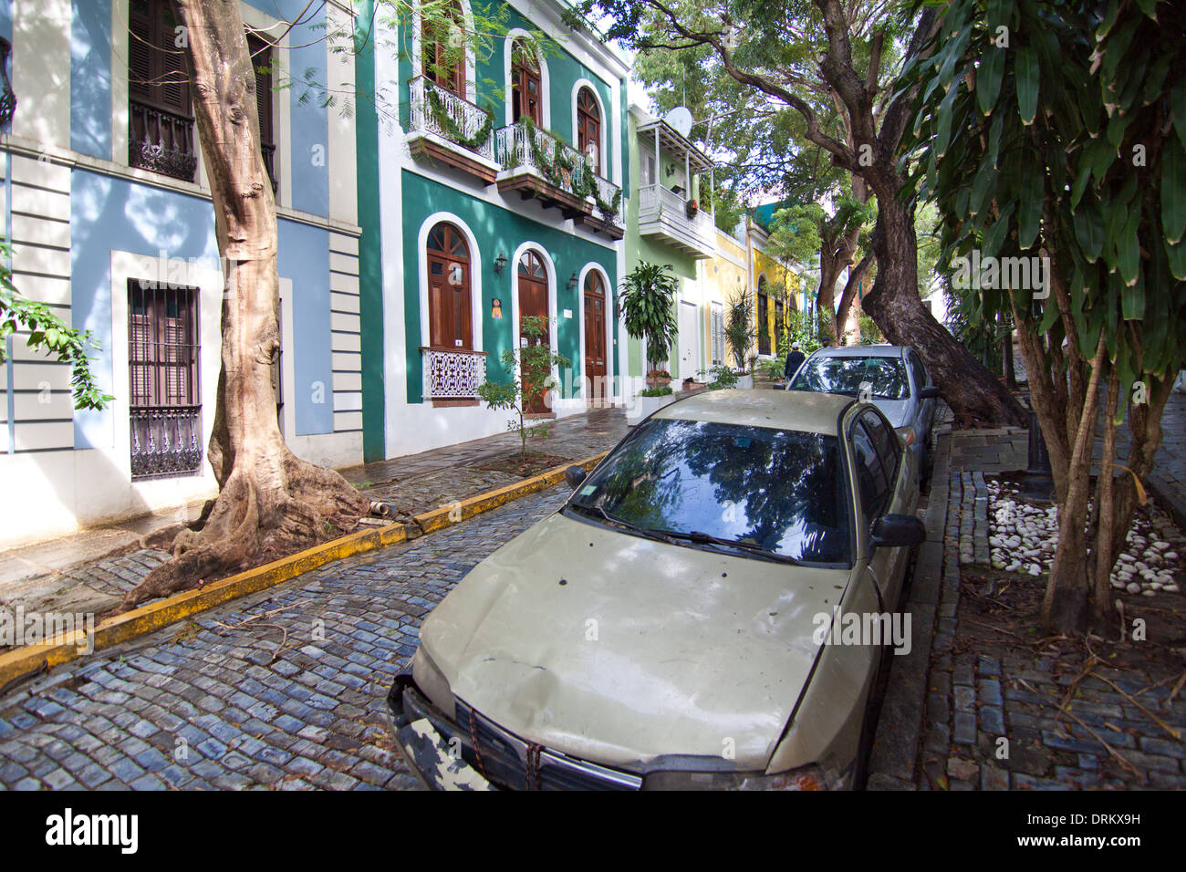 Shady street hi-res stock photography and images - Alamy