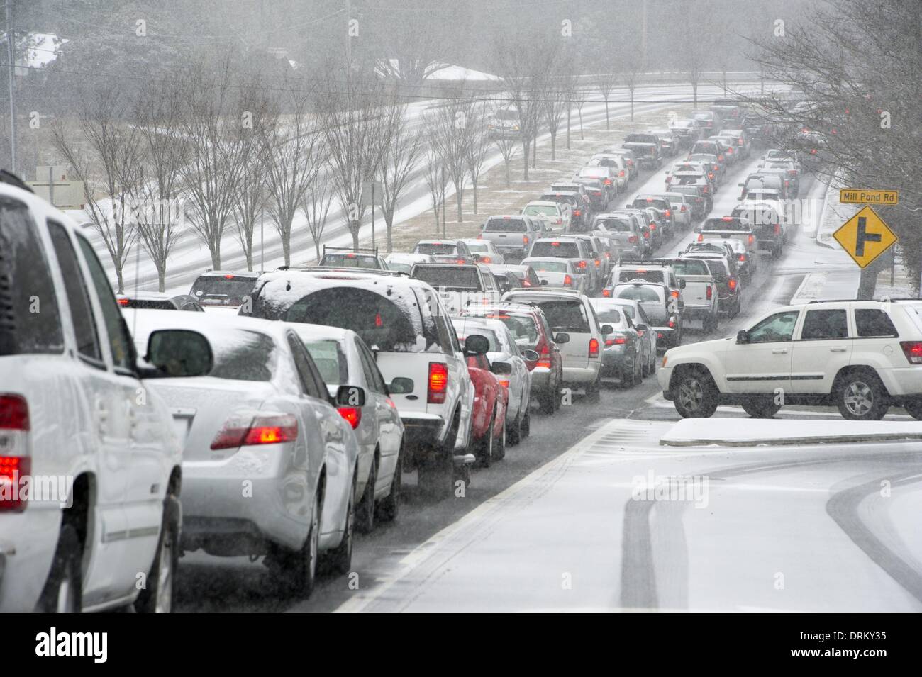 Roswell, Georgia, USA. 28th Jan, 2014. Traffic was gridlocked for much ...