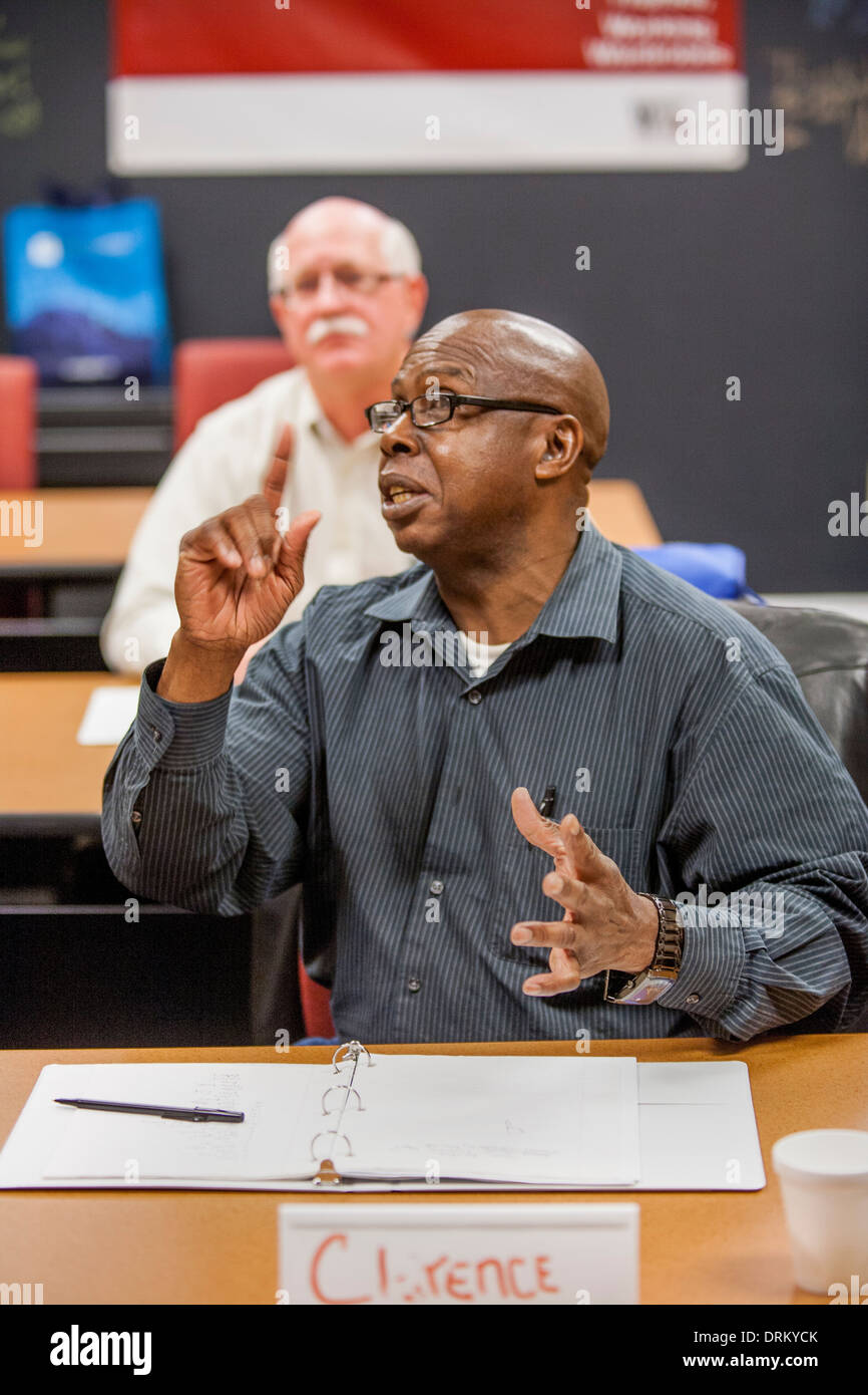 Speaker african clothes man hi-res stock photography and images - Alamy