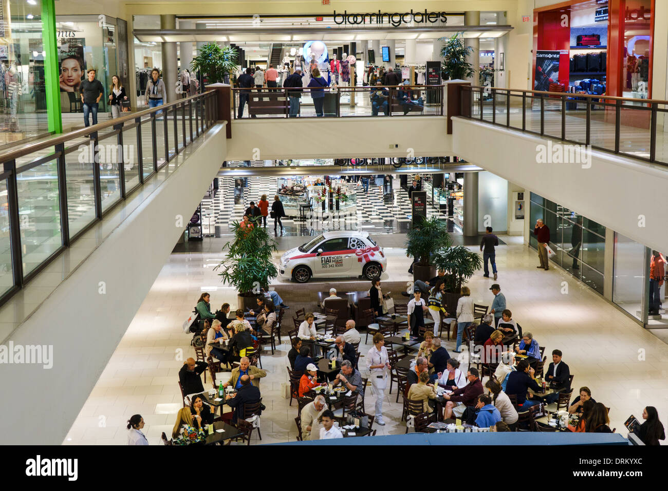 Department store food level hi-res stock photography and images - Alamy