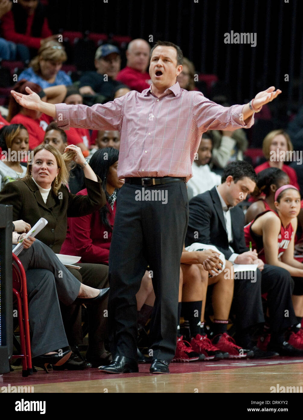American college basketball coach hi-res stock photography and images ...