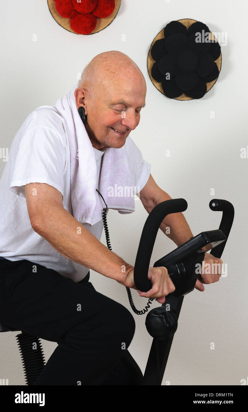Portrait of old man training on exercise machine Stock Photo - Alamy