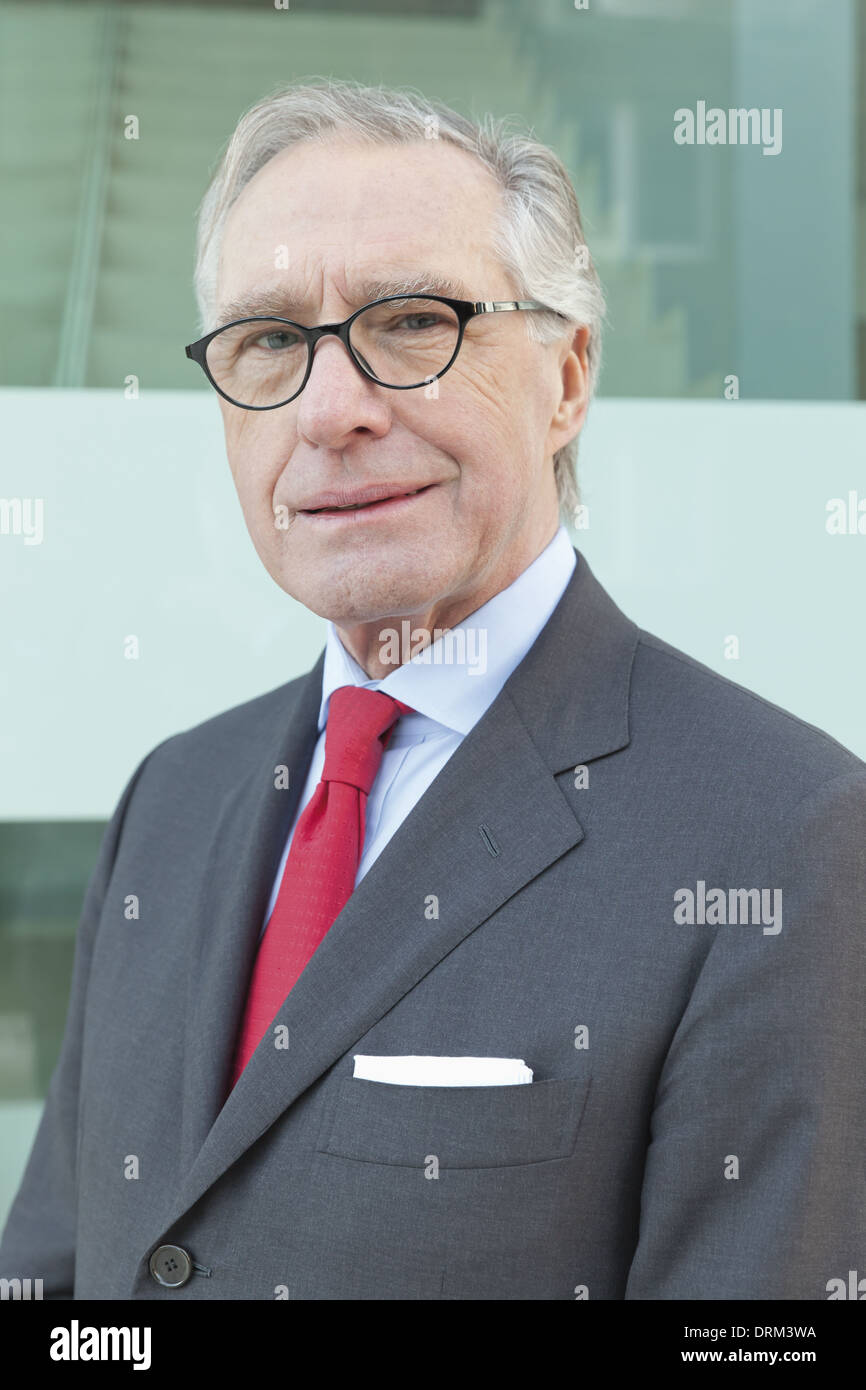 Portrait of serious looking senior business man Stock Photo - Alamy