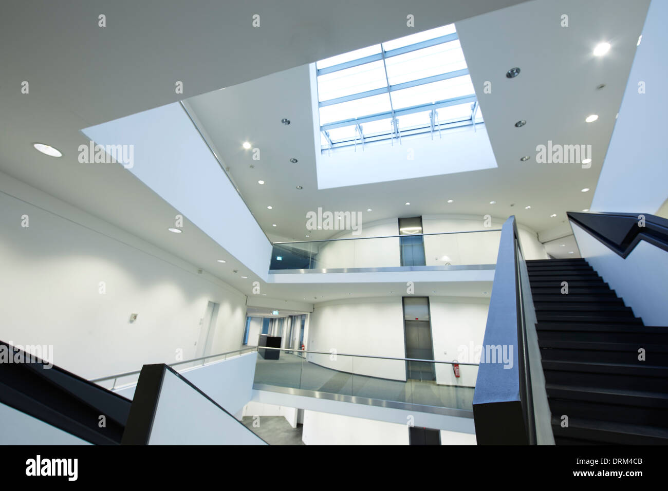 Interior of office buiding hi-res stock photography and images - Alamy
