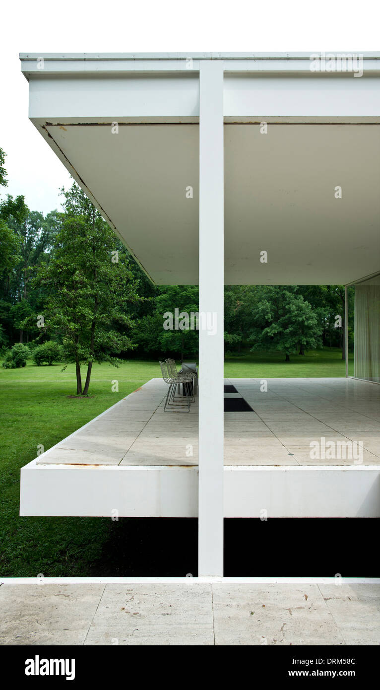 Farnsworth House Details
