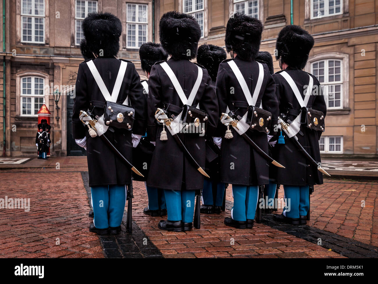 Traditional guard outside amalienborg hi-res stock photography and images - Alamy