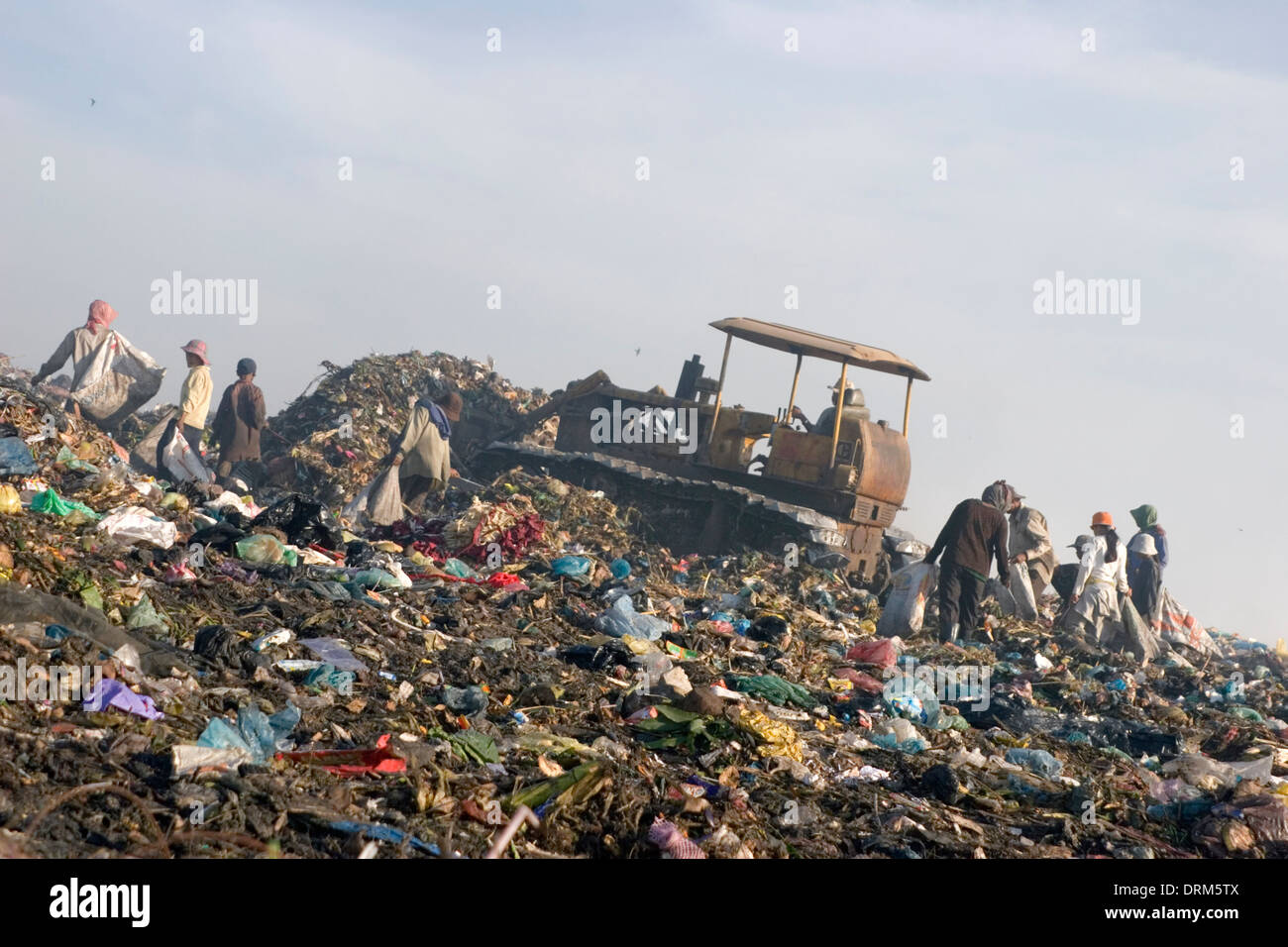 Scavenger people are collecting recyclable material at the toxic Stung ...