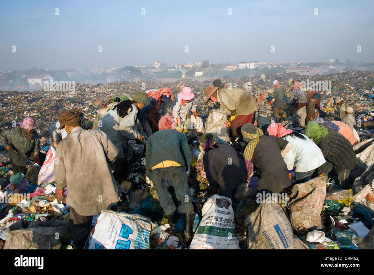 Scavenger people are collecting recyclable material at the toxic Stung ...