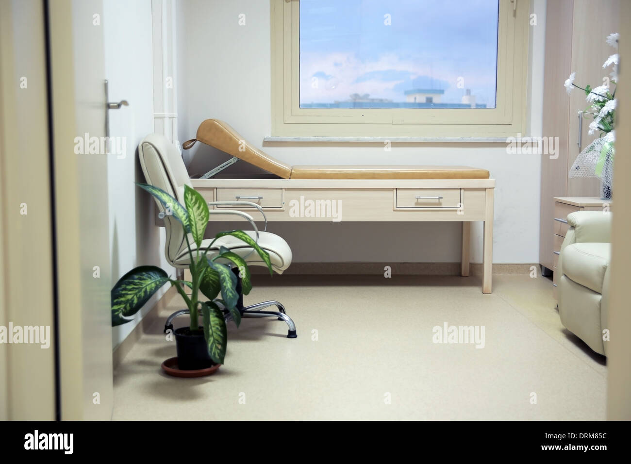 Cancer treatment chemotherapy room Stock Photo - Alamy